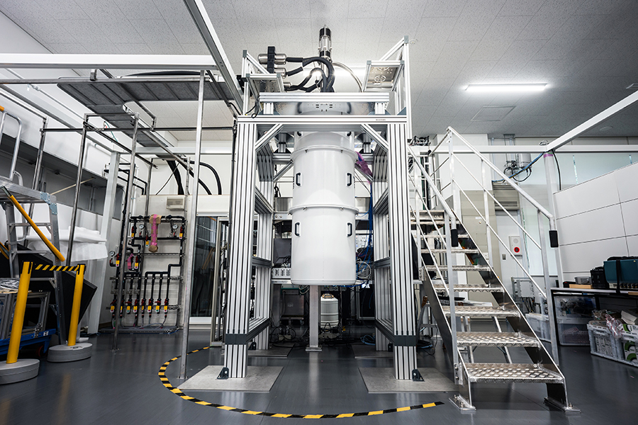 The Present and Future of “Quantum Computers” : Hitachi Global